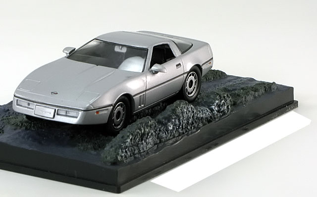 1:43-Chevrolet Corvette C4-film A View to Kill-James Bond-1984-1996-srebreni-Altaya 007 Collection