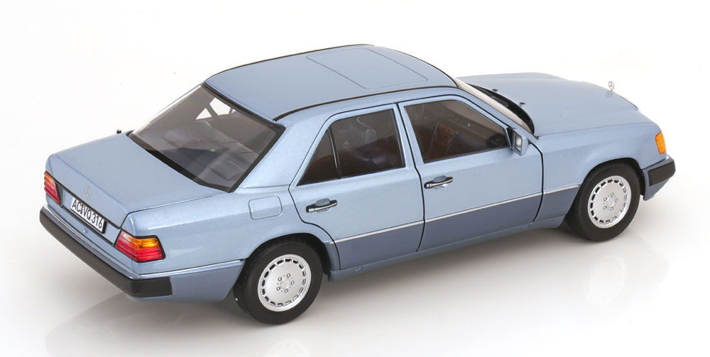 1:18 Mercedes W124 230E Limousine 1990 1992 light blue Norev length: 26 ...